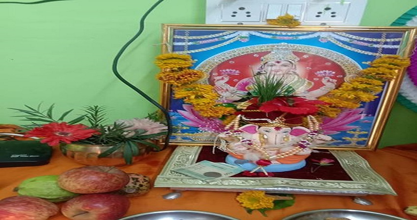 Santoshi Matechi Aarti - Spiritual Song For Goddess